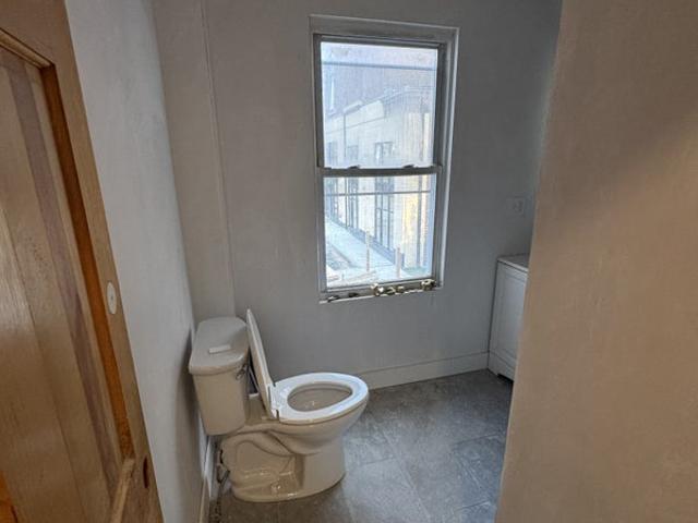 Private room in Huge 3 bed 1.5 duplex