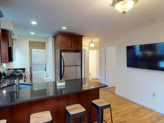 Private Room in Inviting Cambridge Townhome by Inman Square