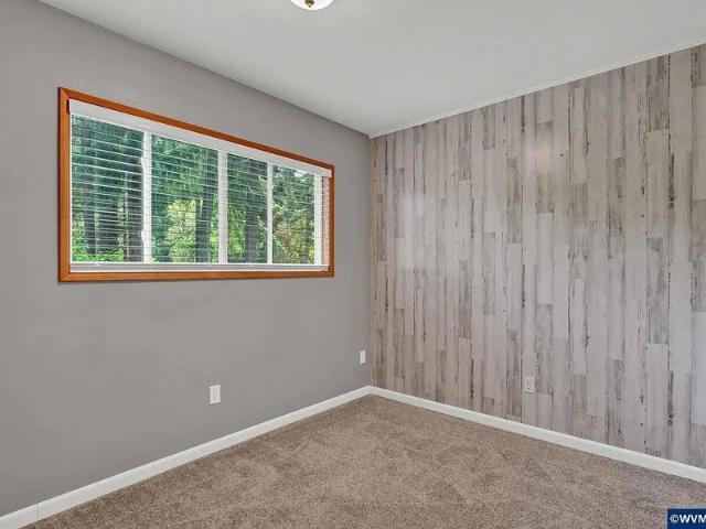 Private Room in Large Corvallis Home Near OSUDown