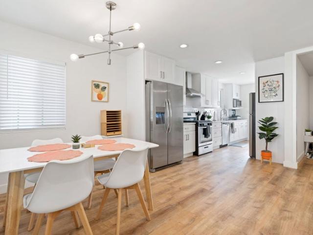 Private Room in Modern and Spacious Home