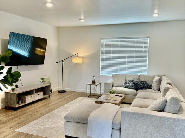 Private Room in New 2024 Townhome | $650