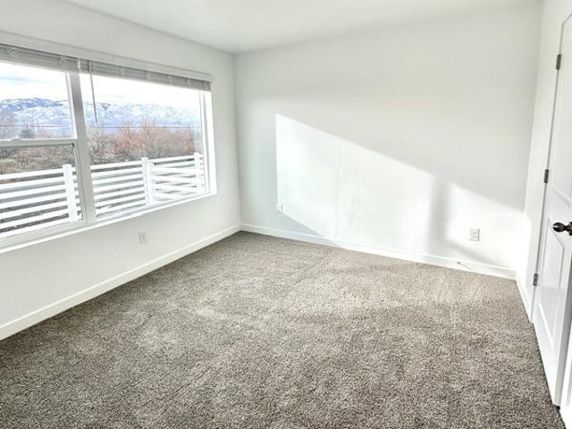Private Room in New 2024 Townhome | LehiSaratoga