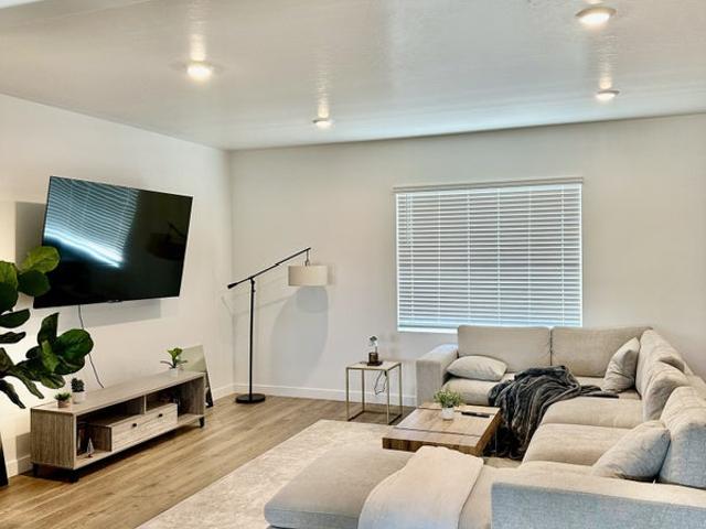 Private Room in New 2024 Townhome | LehiSaratoga