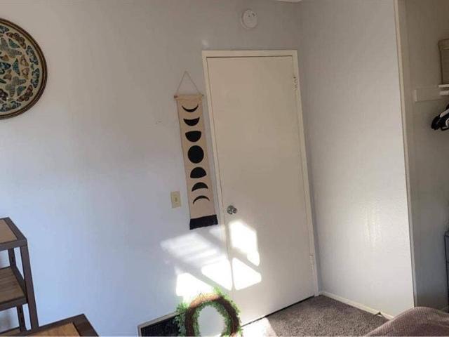 Private room in shared apartment