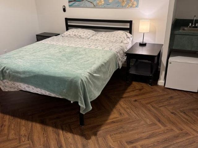 Private Room in Spacious 2BR Apartment