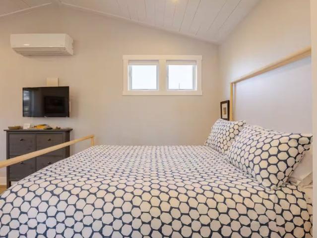 Private Room in Spacious Apartment – Great Price