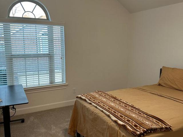 Private Room in Spacious Home with Welcoming Host