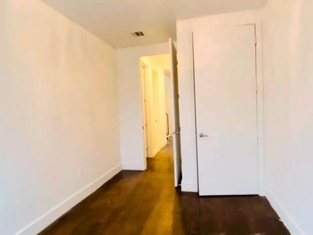 Private room in spacious town house