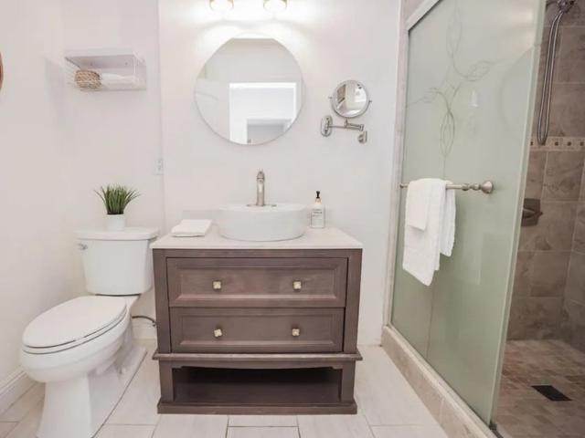 Private Room in Peaceful Home w/ Pool – Clean