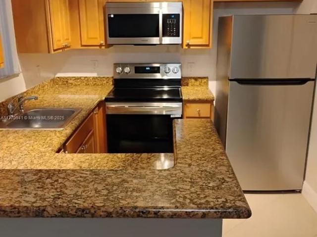 Private room in Pembroke Pines, FL