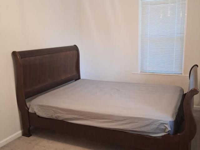 Private room in quiet home & safe neighborhood