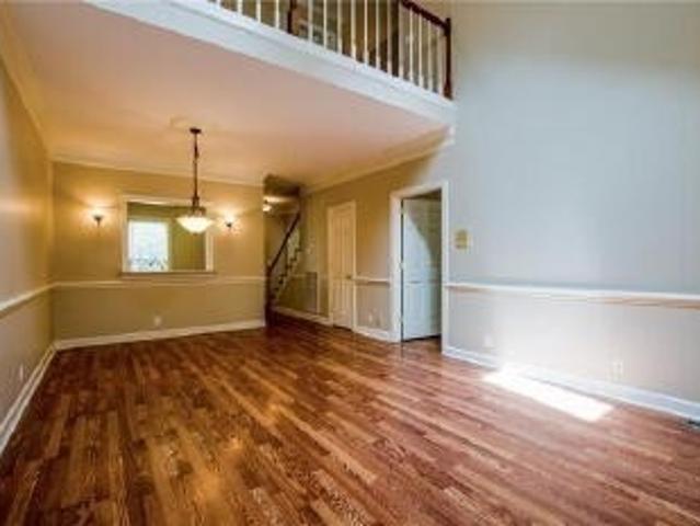 Private Room in Quiet Townhome – Walk to Historic Downtown Franklin!