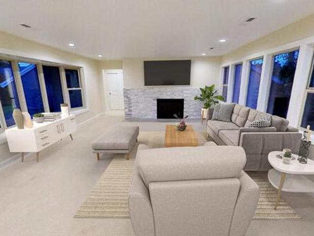 Private room in Remodeled Hillsboro home with large patio/yard