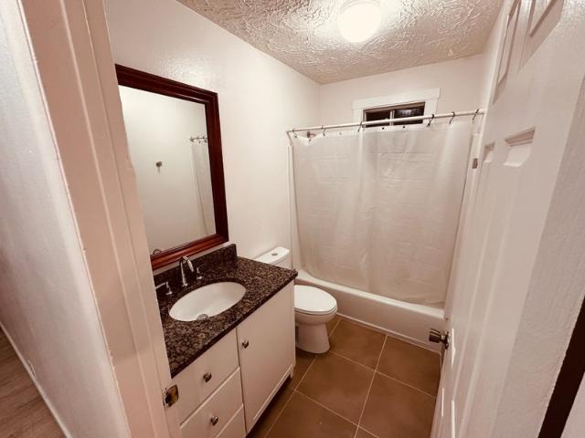 Private Room in Remodeled Home — Liberty Park Do