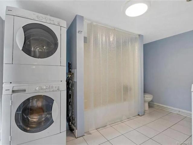 Private Room in Renovated 3 Bed | Pool, In Unit W/