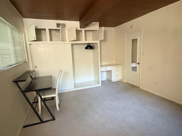 PRIVATE ROOM IN WOODLAND HILLS