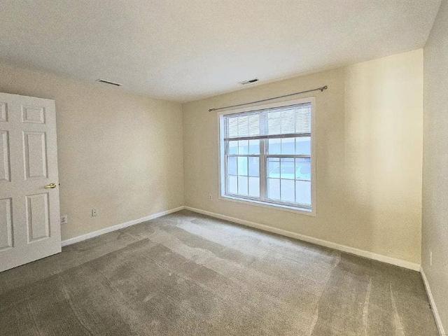 Private room in townhouse, downtown