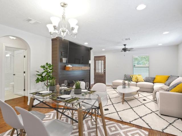 Private room in Vibrant North Oak Cliff home with