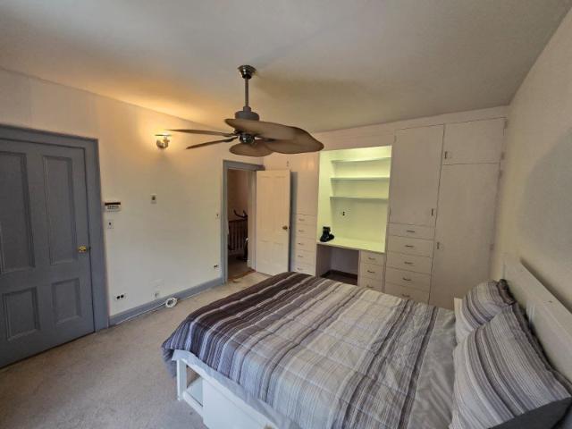 Private Room Located in SI