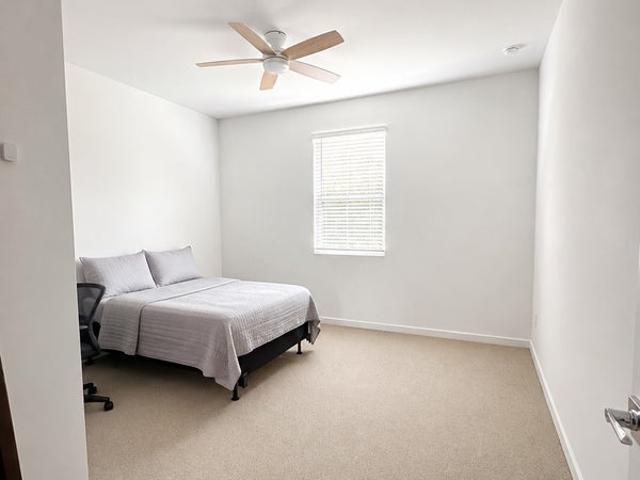 Private Room Near Loop 303 – Utilities Included