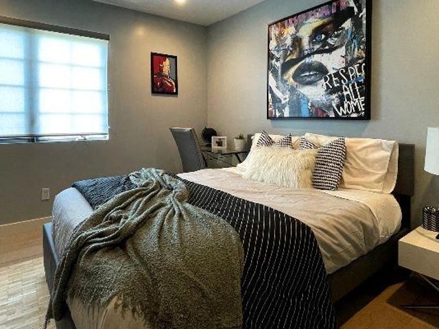 Private room_ Shared Bathroom in The Hollywood Ma