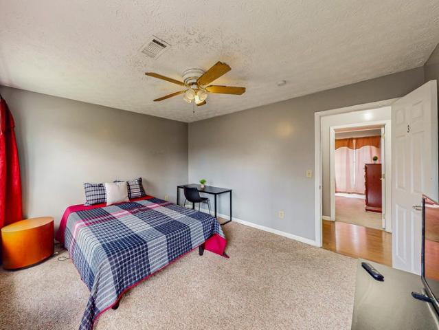 ️ Private Room • Parking • ️ Shared Kitchen •