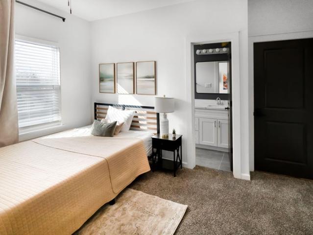 PRIVATE ROOM + PRIVATE BATH • Only 3 Housemates •