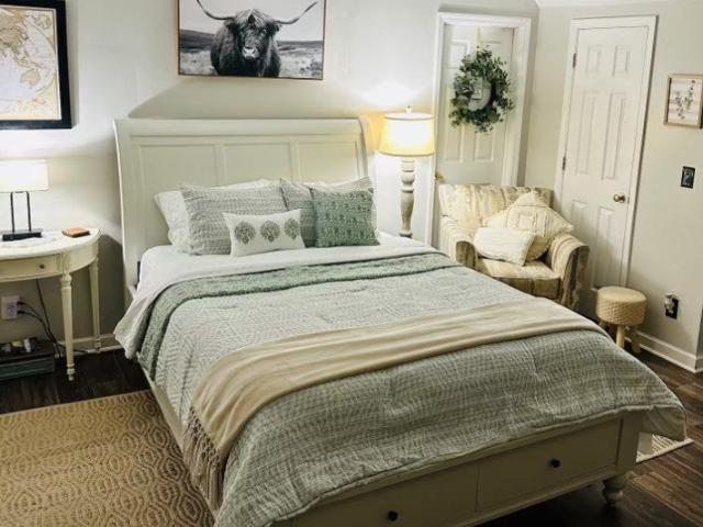 Private Room + Private Bath in Comfortable Shared