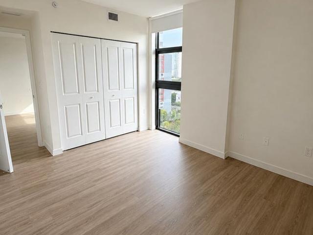 Private Room + Private Bath in Edgewater