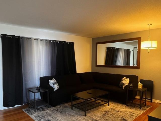 Private Room + Private Bath in Gardena TownhouseMi
