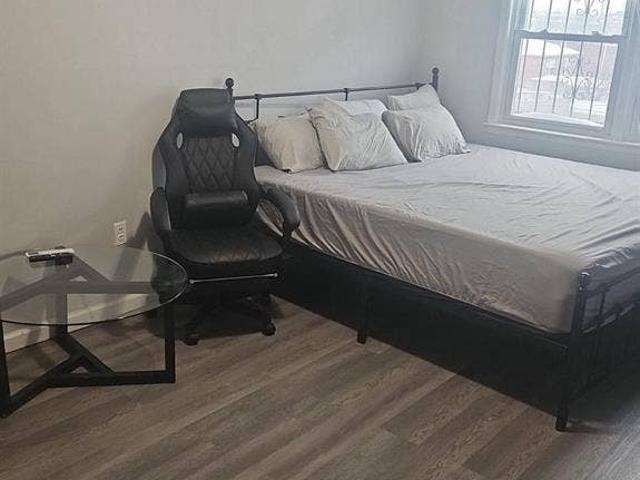 Fully furnished room Newark