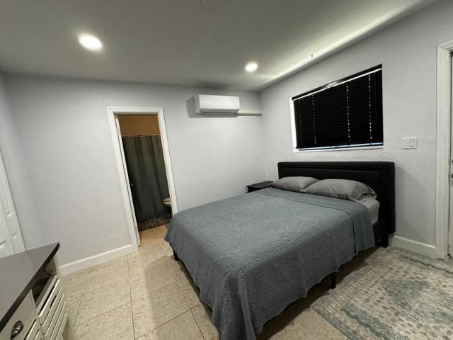 Private room, private entrance for single occupant