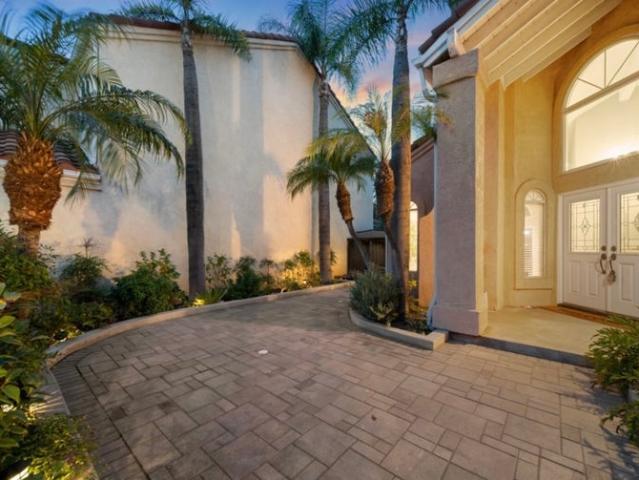 Private room w bath for rent in resort style home