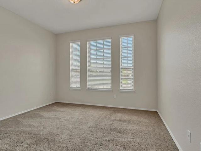 private room w/ bathroom North fort worth