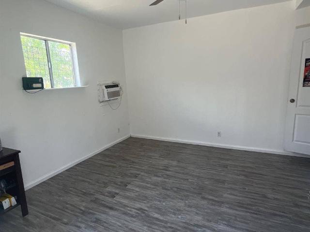 Private room w/ independent entry