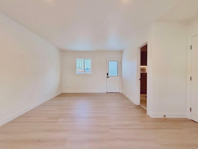 Private Room w Private Bath & Entrance — All Util