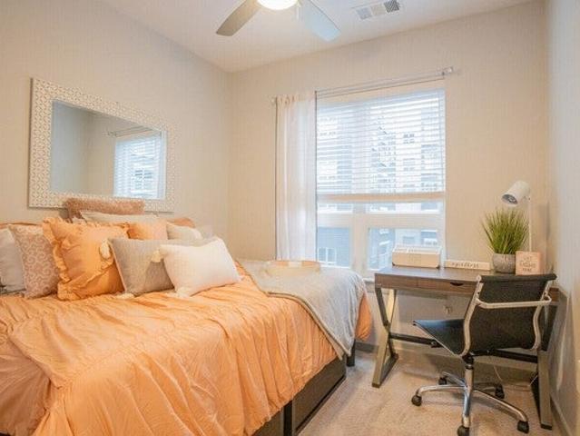 Private Room w/ Private Bath Near Golf Course!