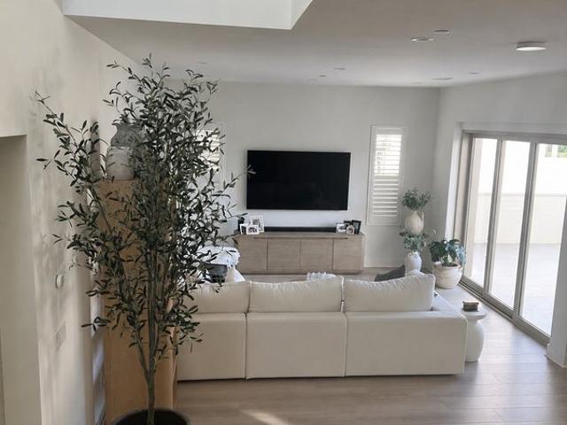 Private room w/ private bathroom in new home