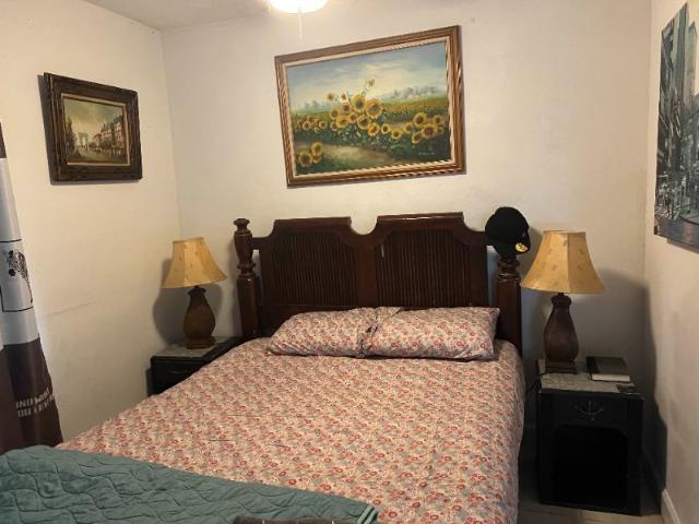 private room w private bathroom 1918 unit M utili