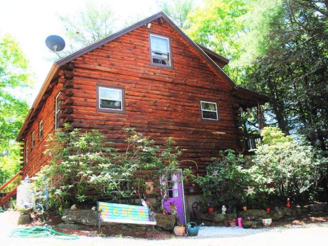 Private Room w shared BTH in Warm Woodsy Home