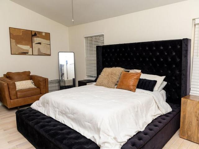 Private Room Walking Distance from Bowie Town Cen