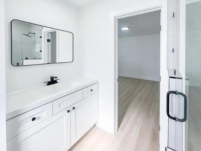 Private Room, West Bradenton — Steps to Route 4 Bu