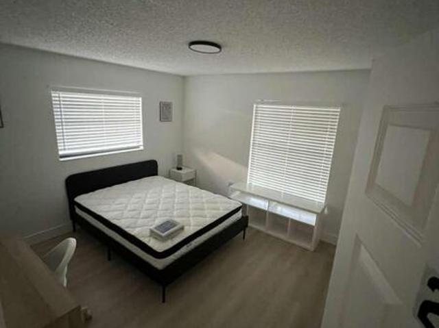 Private Room, West Bradenton — Steps to Route 4 Bus, Move In This Week
