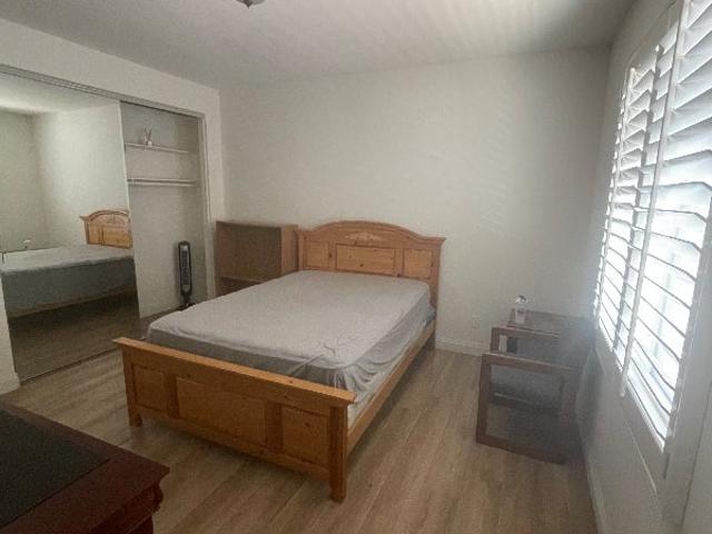 Private room with bathroom_Eastvale Ca