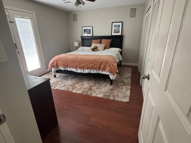Private Room with Bathroom + Pool Access |Weekly|