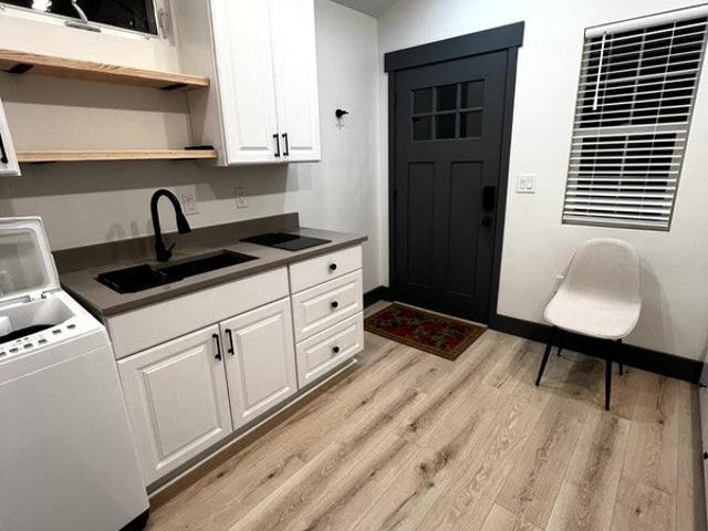 Private Room with Its Own Bathroom and Kitchen