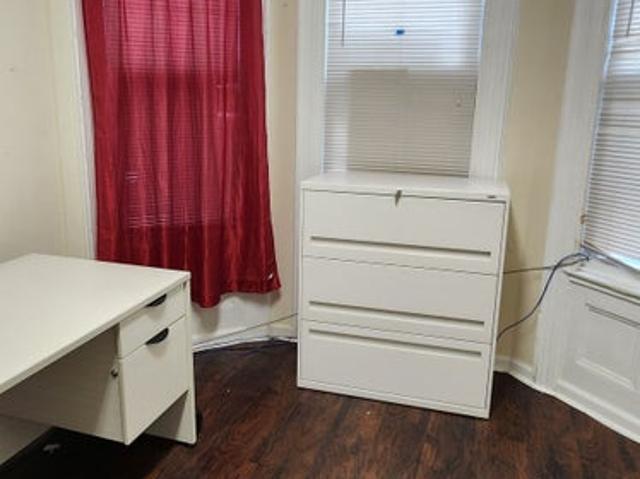 Private room with office desk close to Path NYC
