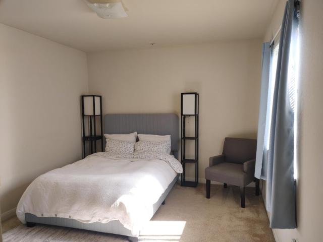 Private room with Own Bathroom in 2 BDR/2 BA