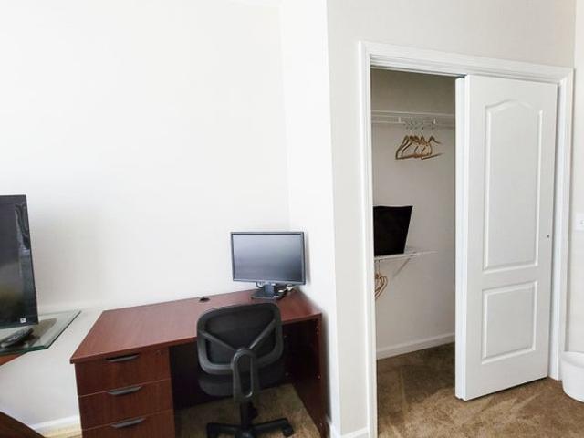 Private room with own bathroom in Oakleaf 32065