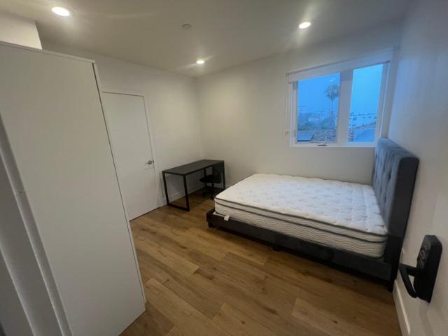 Private room with private bathroom near USC